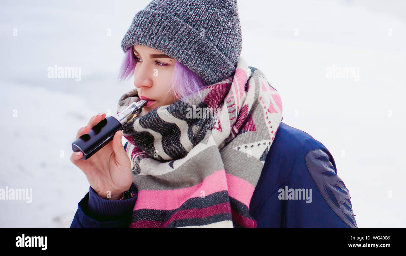 Cigarette winter snow High Resolution Stock Photography and Images - Alamy