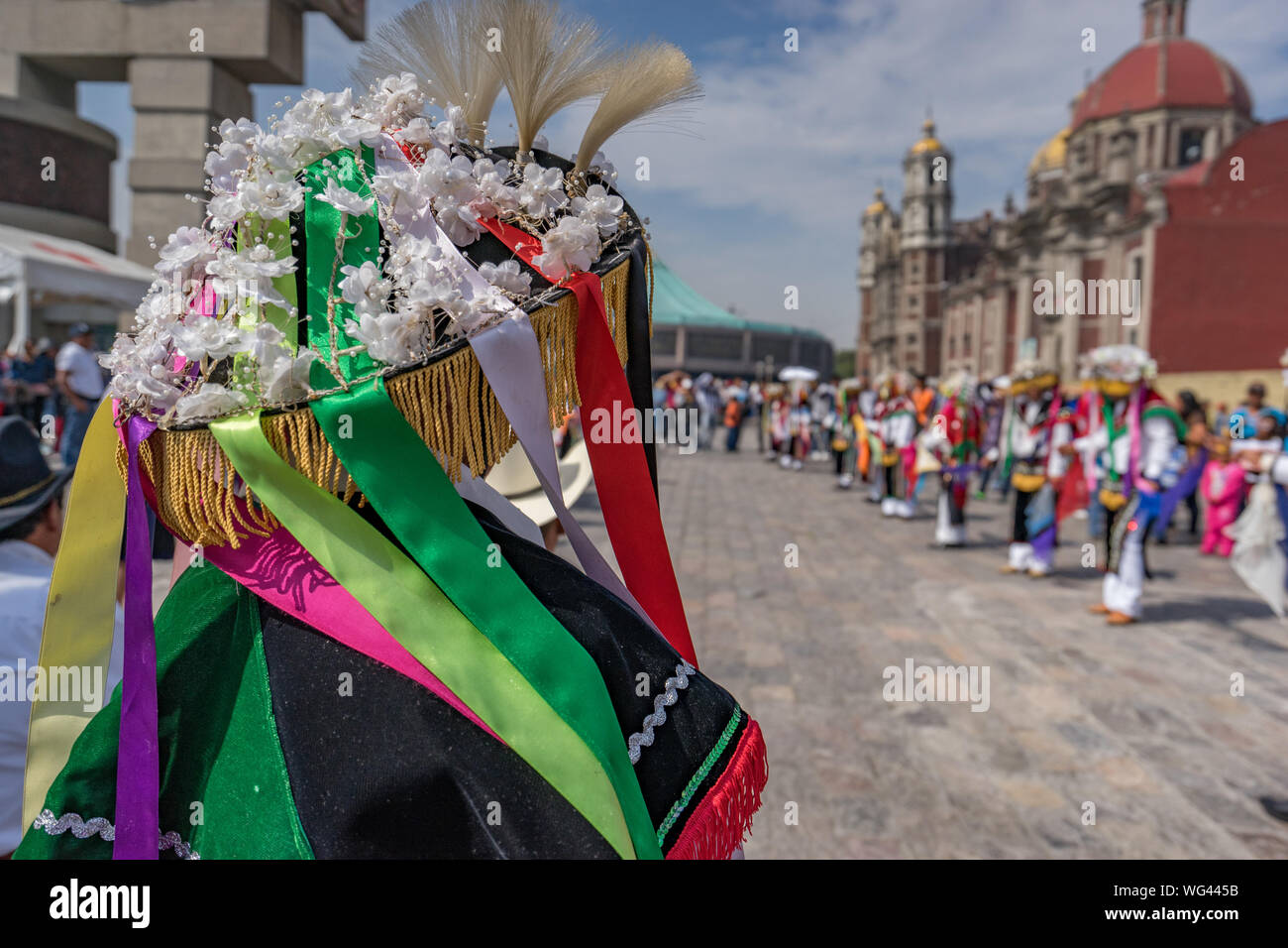 Mexican traditional costume hi-res stock photography and images - Alamy
