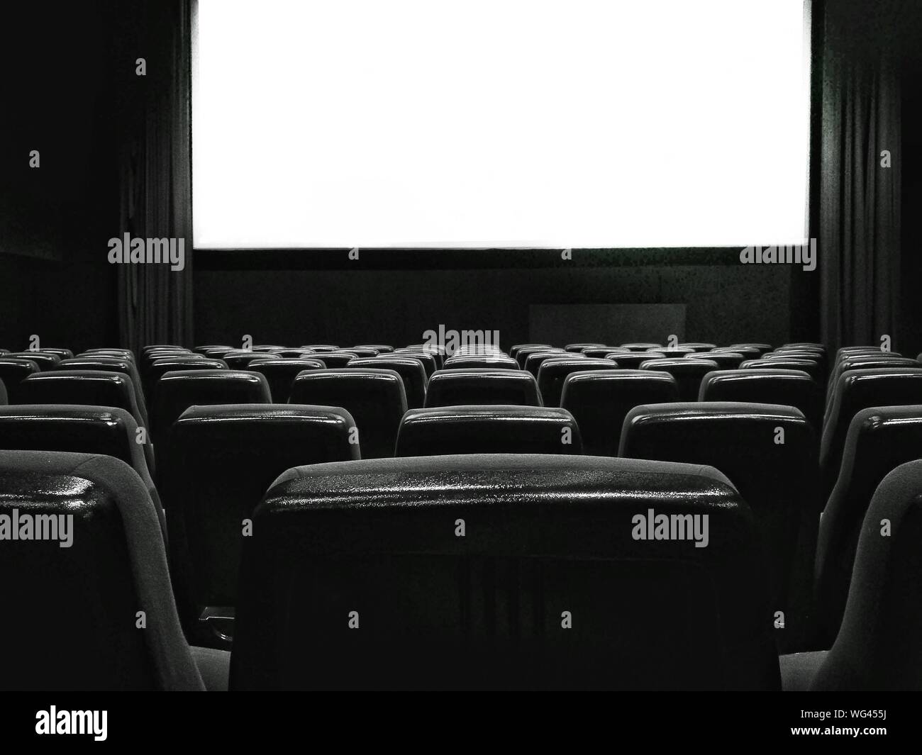 Cinema interior people screen hi-res stock photography and images - Alamy