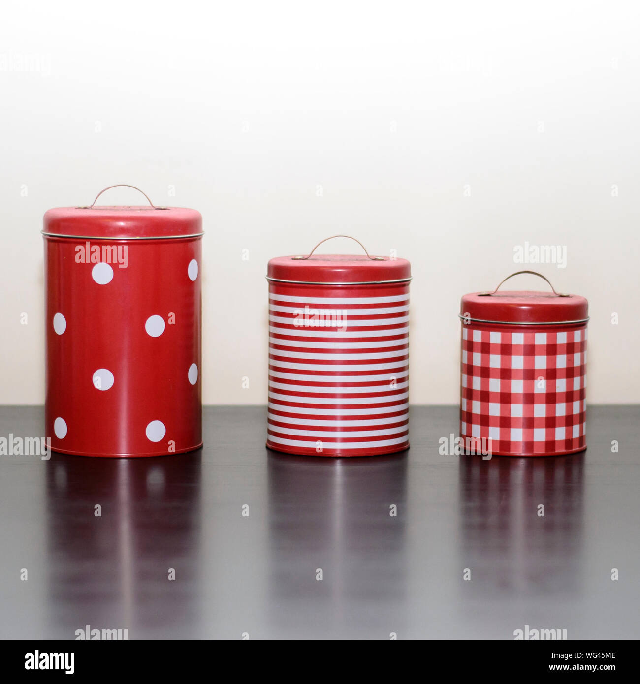 Red objects background hi-res stock photography and images - Alamy