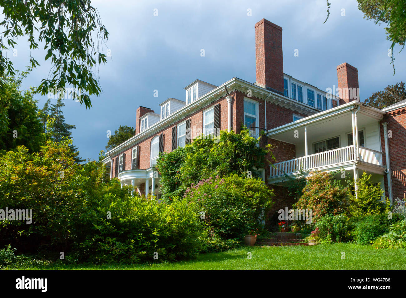 Federal style mansion hi-res stock photography and images - Alamy