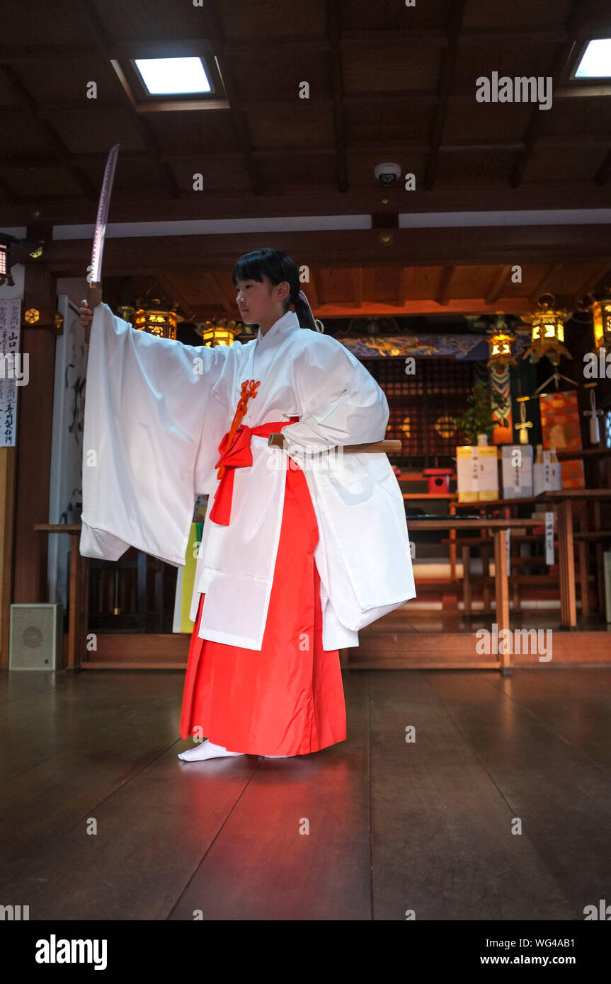 Miko dancing hi-res stock photography and images - Alamy