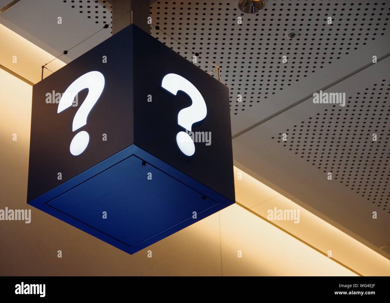 Box hanging from ceiling hi-res stock photography and images - Alamy