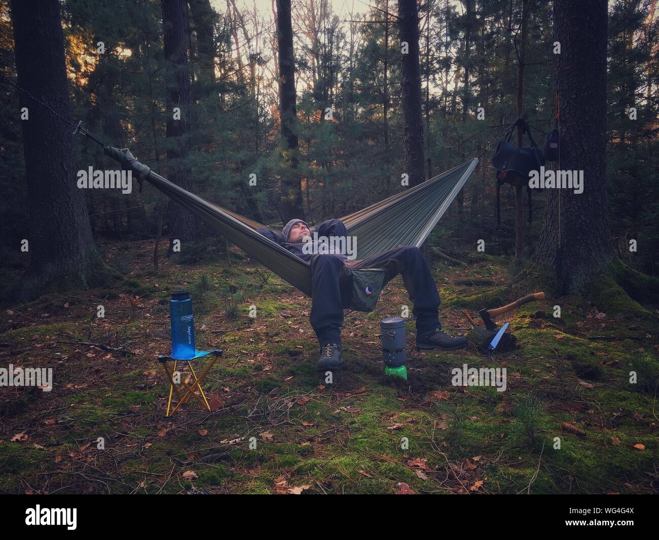 Man in hammock hi-res stock photography and images - Alamy