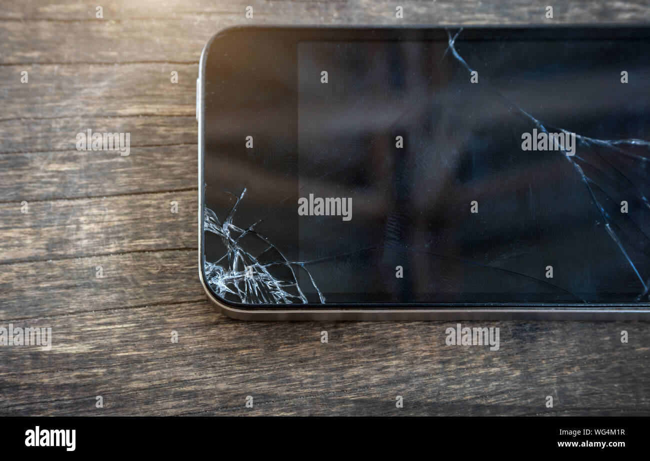 Cracked Screen Phone High Resolution Stock Photography and Images - Alamy