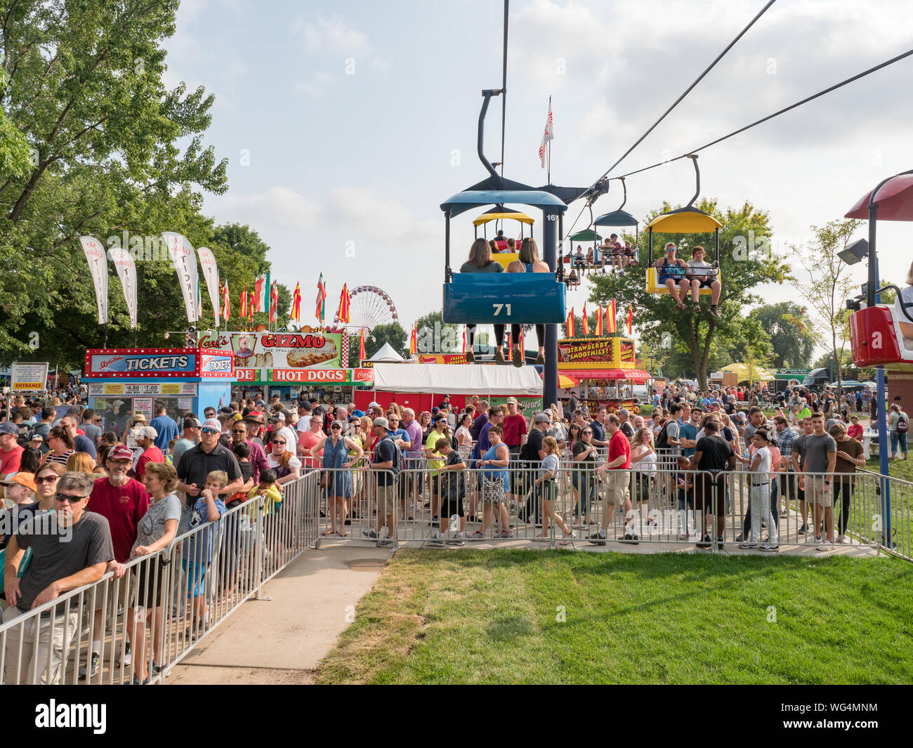 Minneapolis, Minnesota/USA - August 25 2018: Crowds and gondola ride at ...