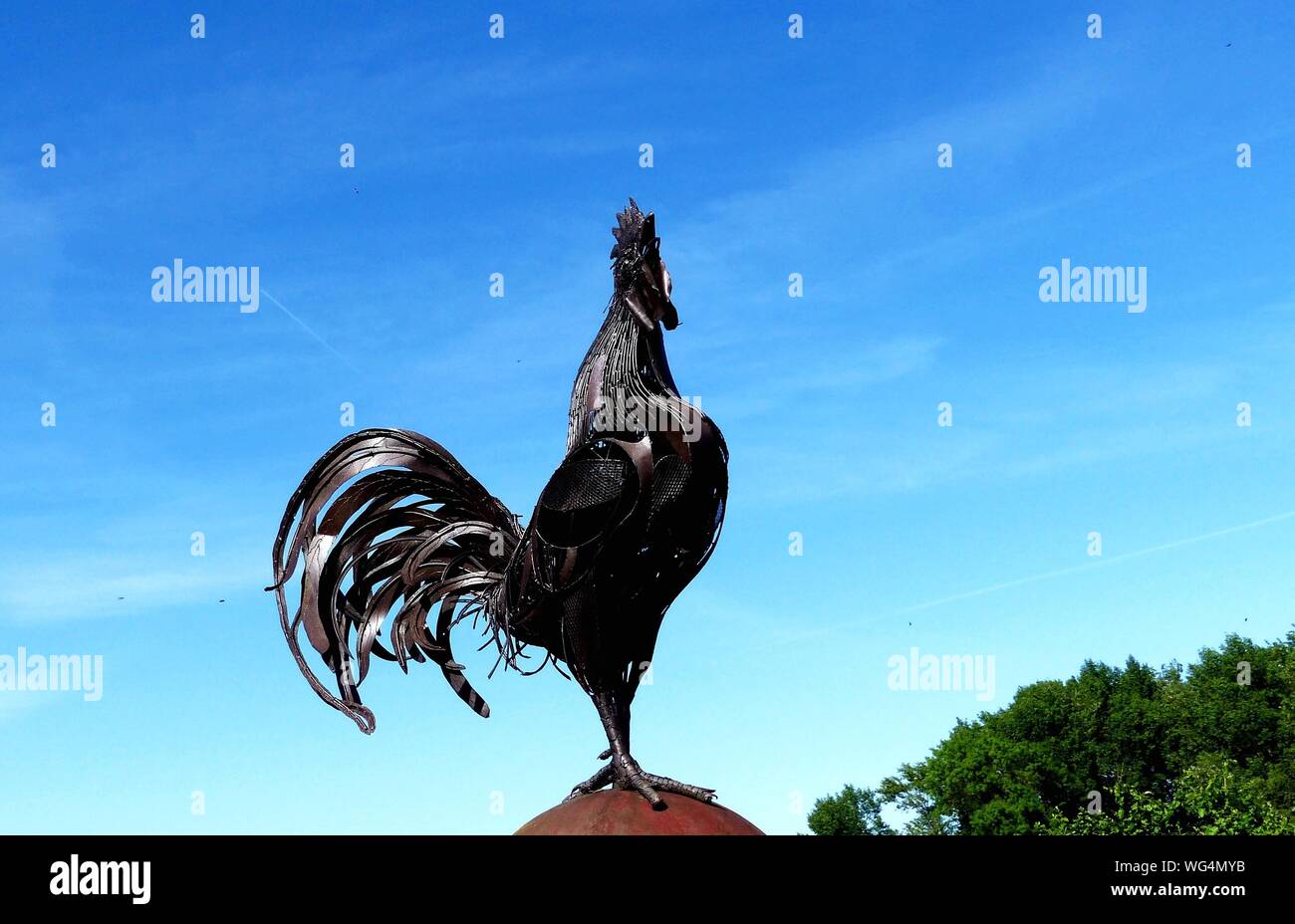 Statue of chicken hi-res stock photography and images - Alamy