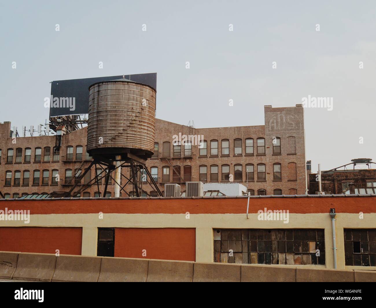 Building water tank hi-res stock photography and images - Alamy