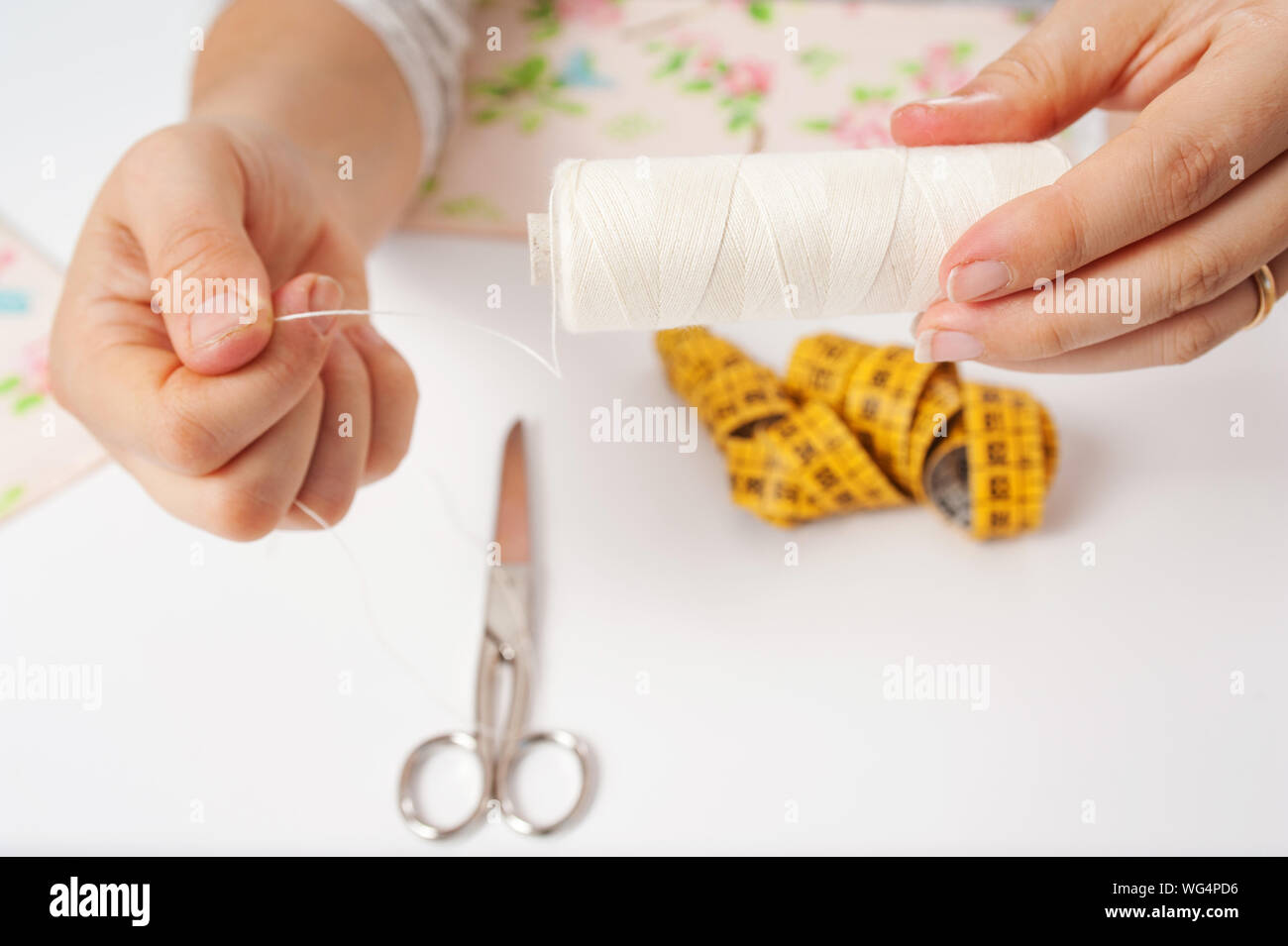 Thread holding needle hi-res stock photography and images - Alamy