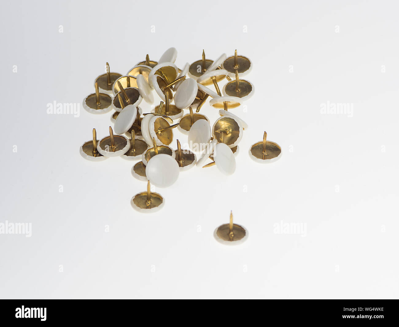 Gold thumbtacks hi-res stock photography and images - Alamy