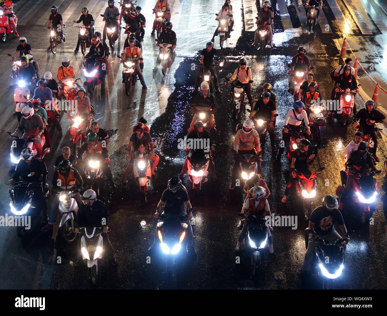 Street light red motorcycle hi-res stock photography and images - Alamy