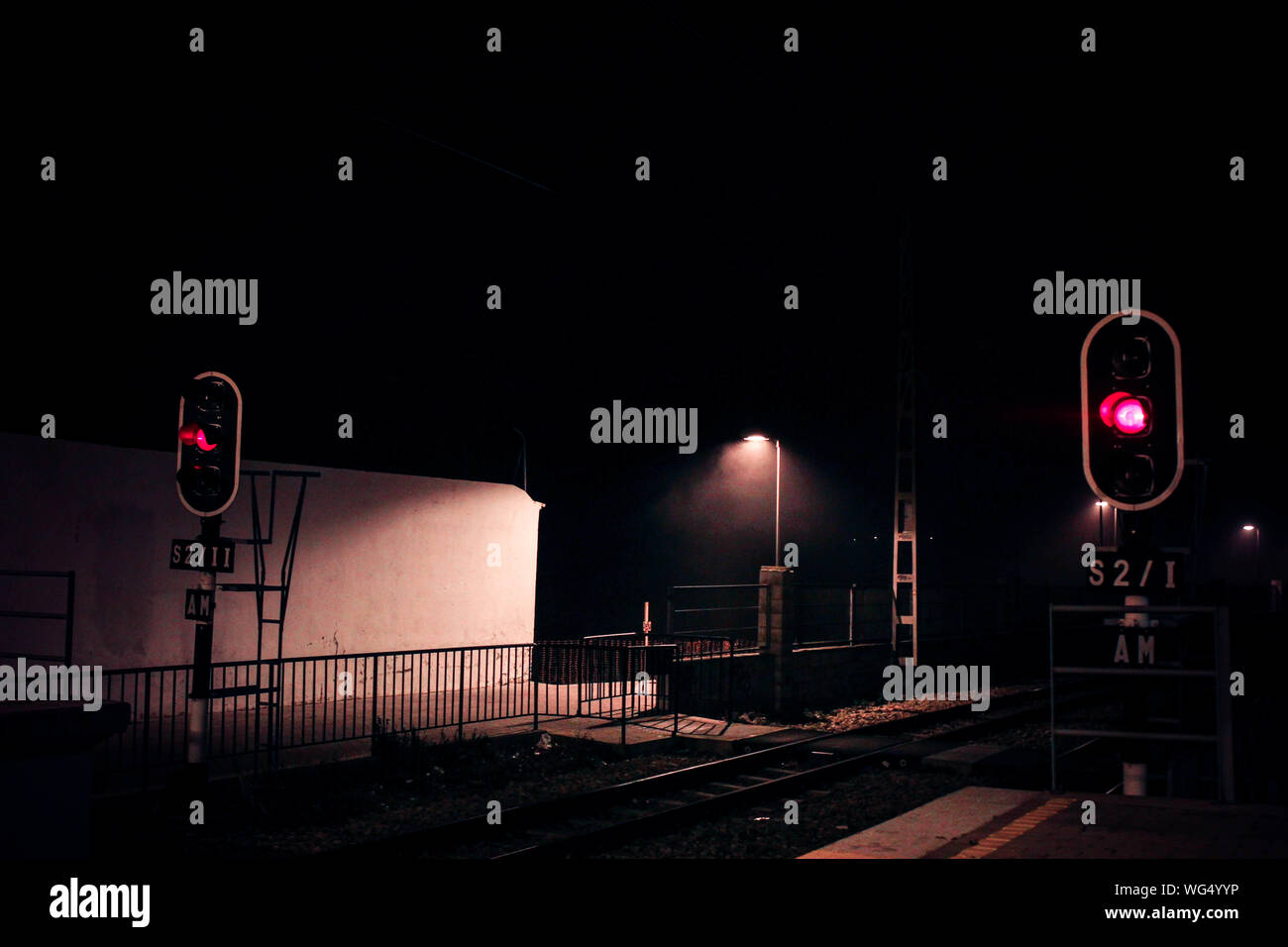 Railway light signals hi-res stock photography and images - Alamy Railway light signals hi-res stock photography and images - Alamy