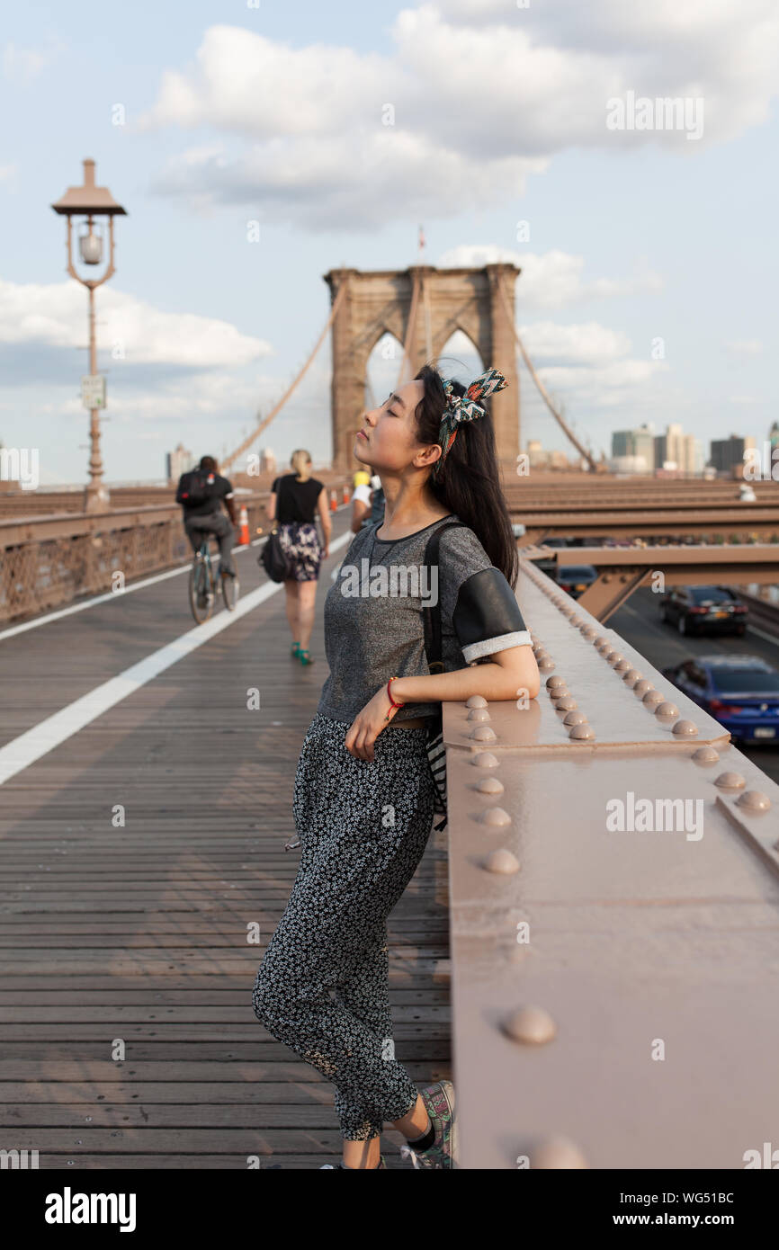 Brooklyn bridge full view hi-res stock photography and images - Alamy