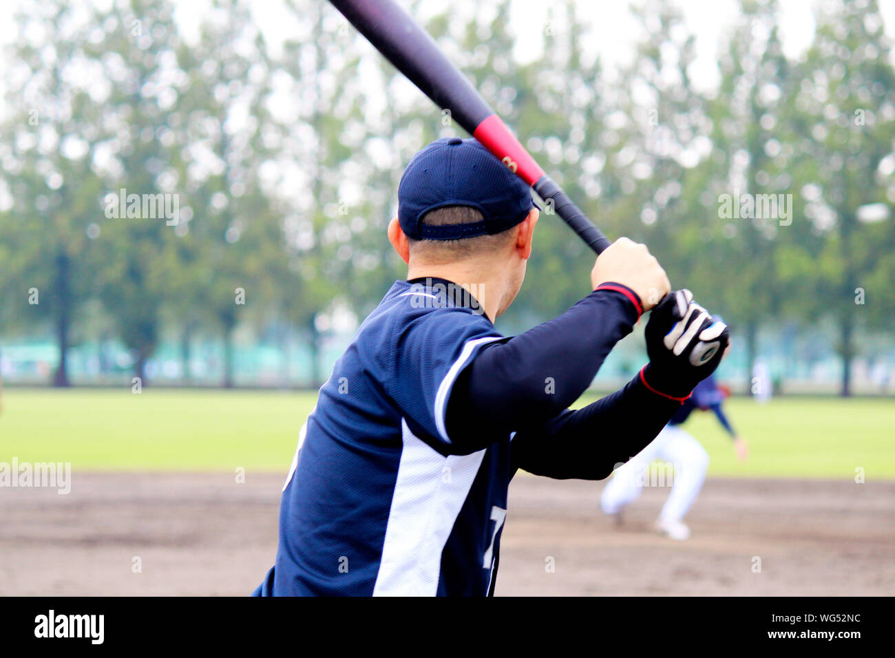 Boys on baseball field hi-res stock photography and images - Alamy