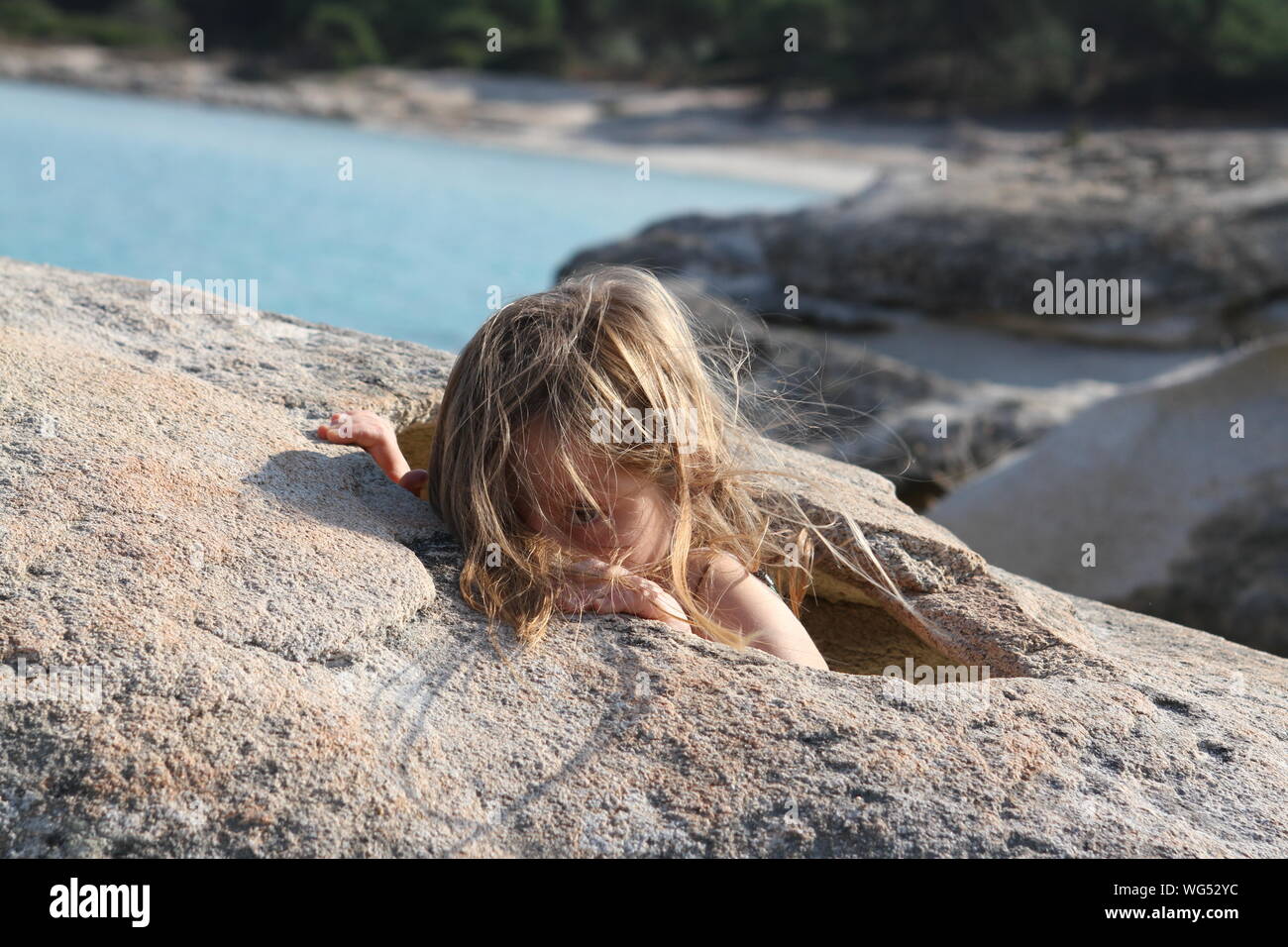 Girl peeking hi-res stock photography and images - Alamy