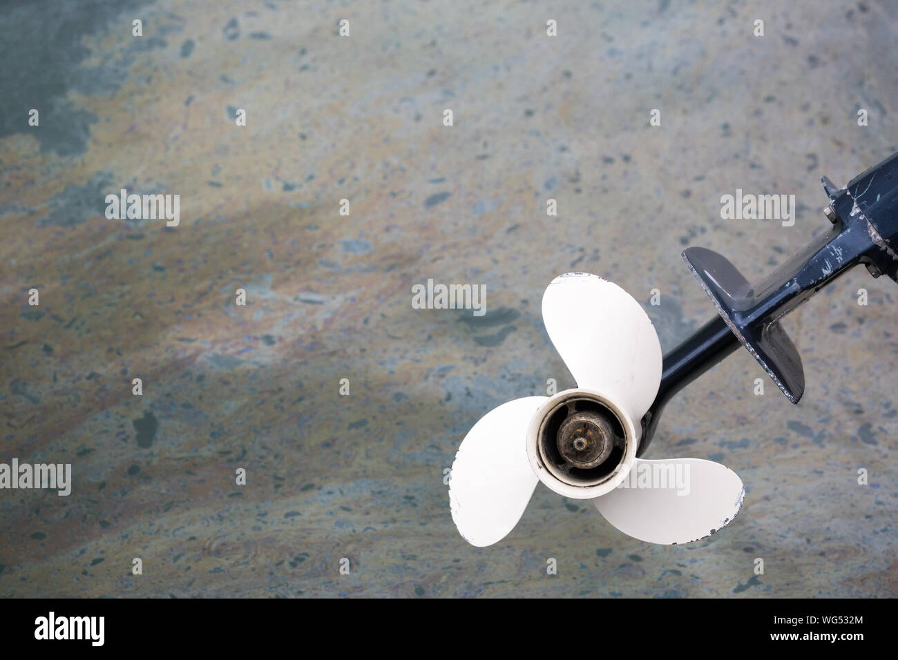 White ship hi-res stock photography and images - Alamy