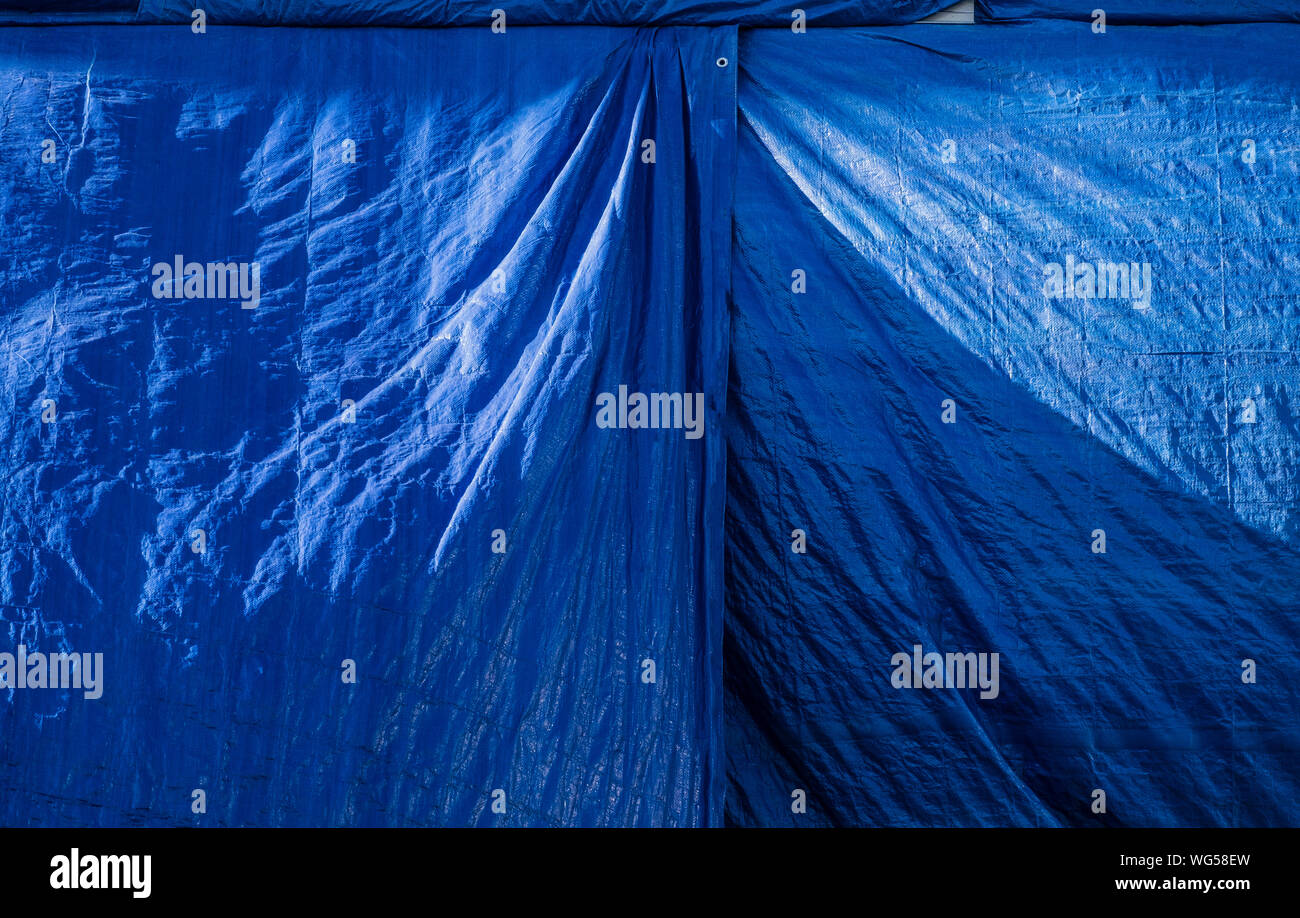 Blue plastic tarpaulin hi-res stock photography and images - Alamy