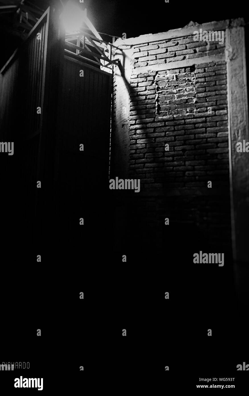 Brick wall night hi-res stock photography and images - Alamy