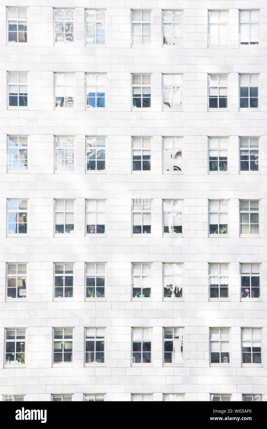 Full office building hi-res stock photography and images - Alamy