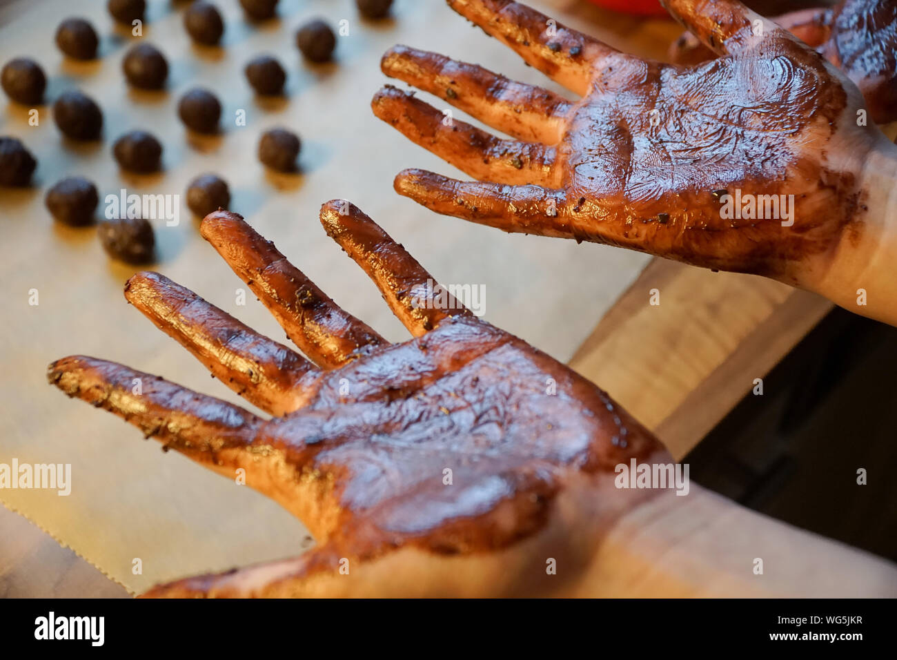 Messy baking hands hi-res stock photography and images - Alamy
