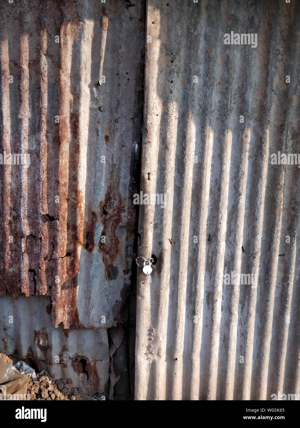 Rusty Corrugated Iron High Resolution Stock Photography and Images - Alamy