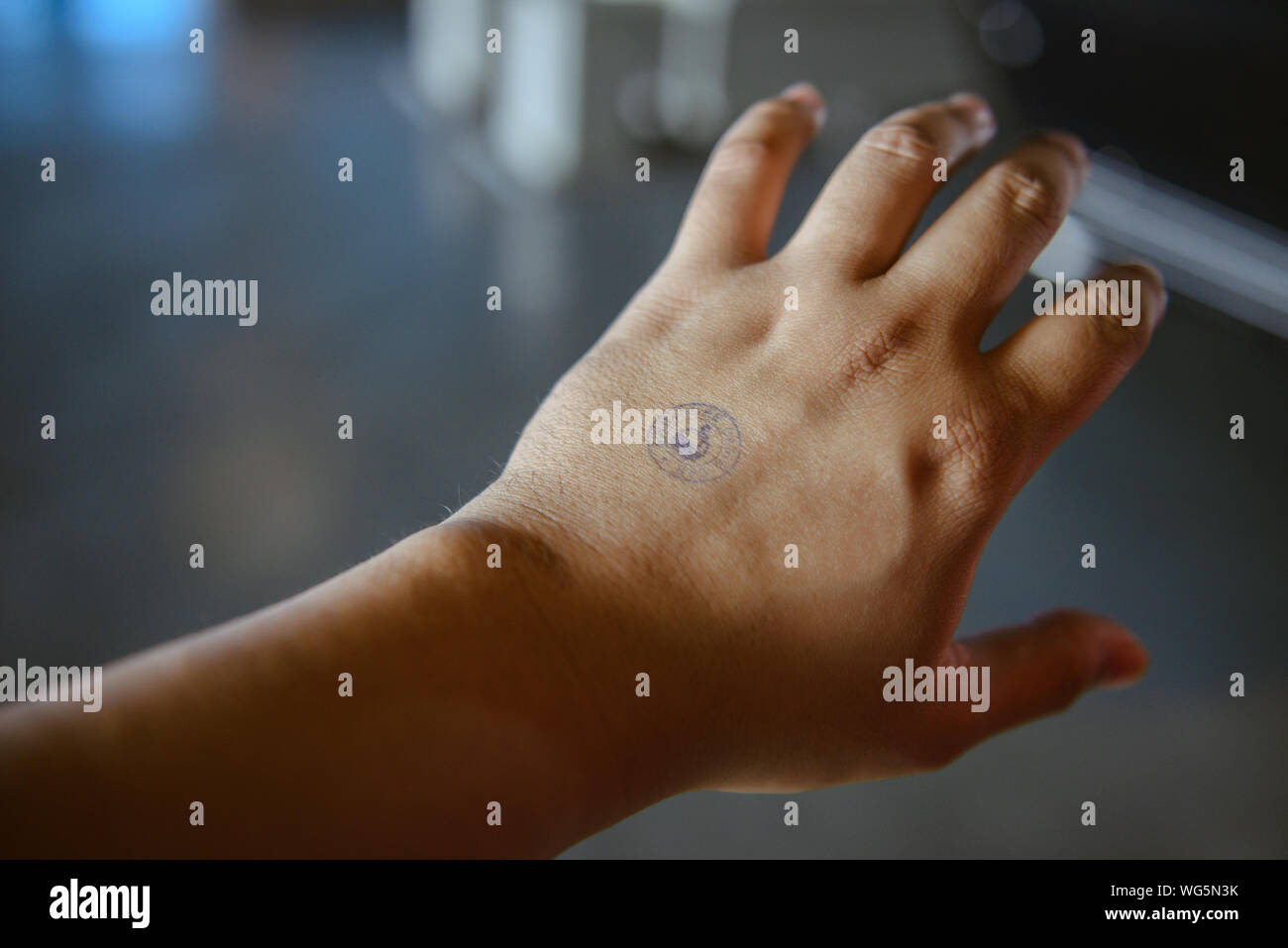 Rubber stamp hand hi-res stock photography and images - Alamy
