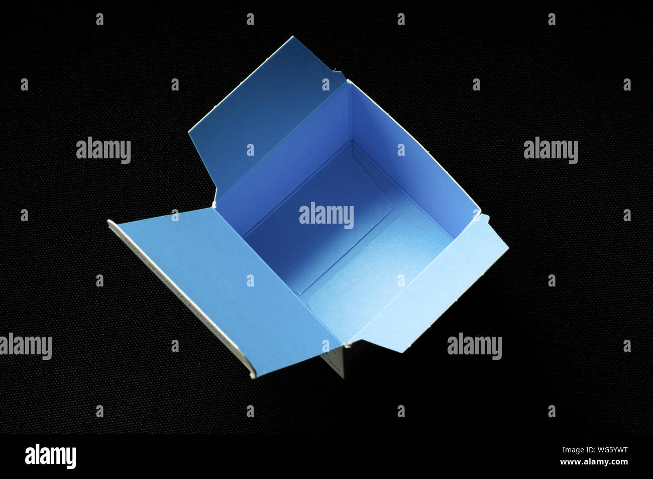 Tuck in flap box hi-res stock photography and images - Alamy