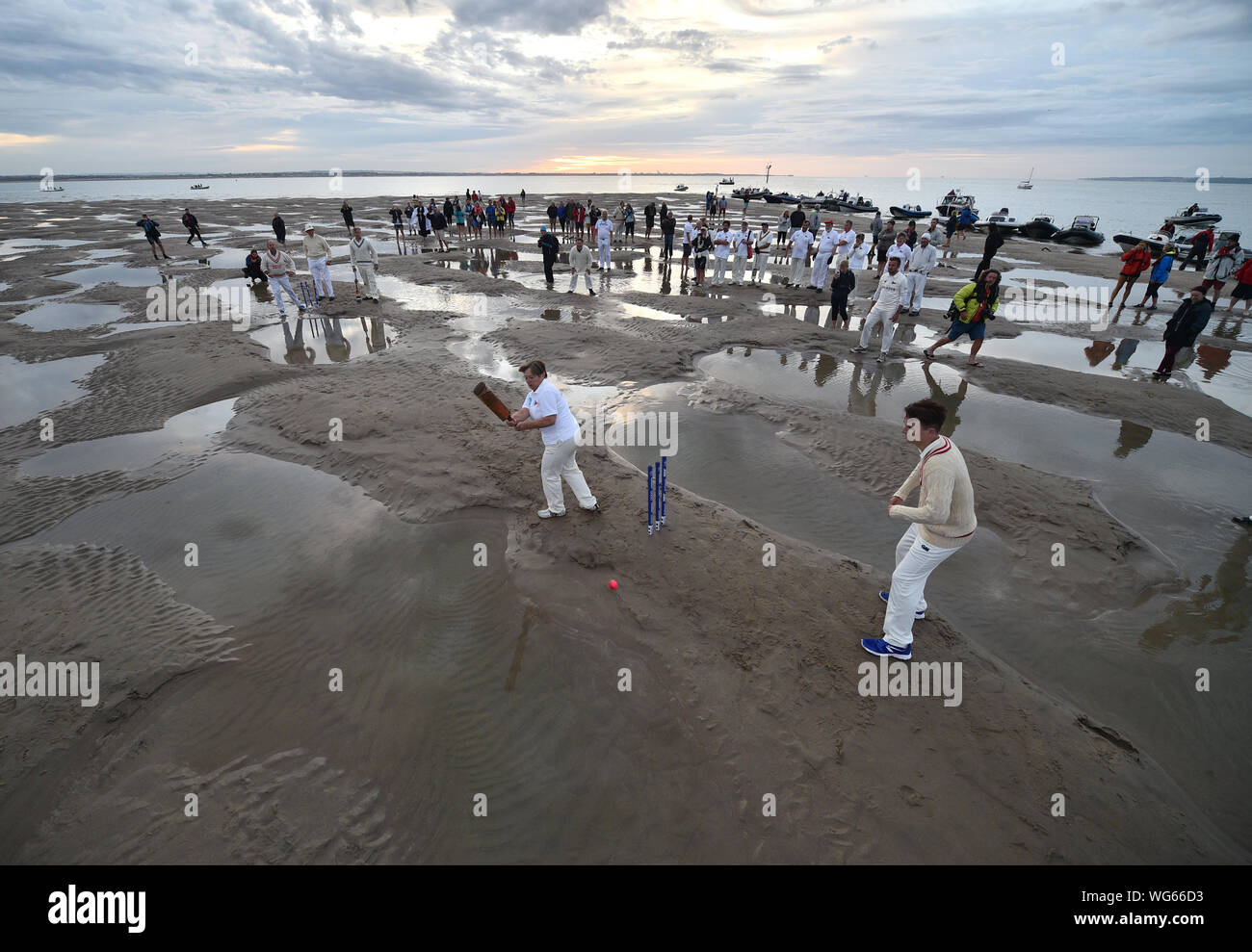 Members of the Royal Southern Yacht Club and the Island Sailing Club ...
