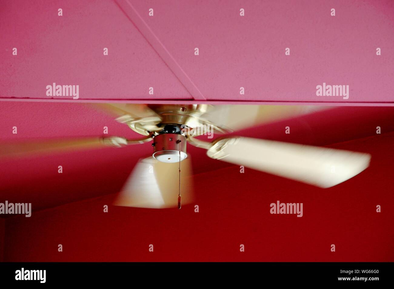 Red electric fan hi-res stock photography and images - Alamy