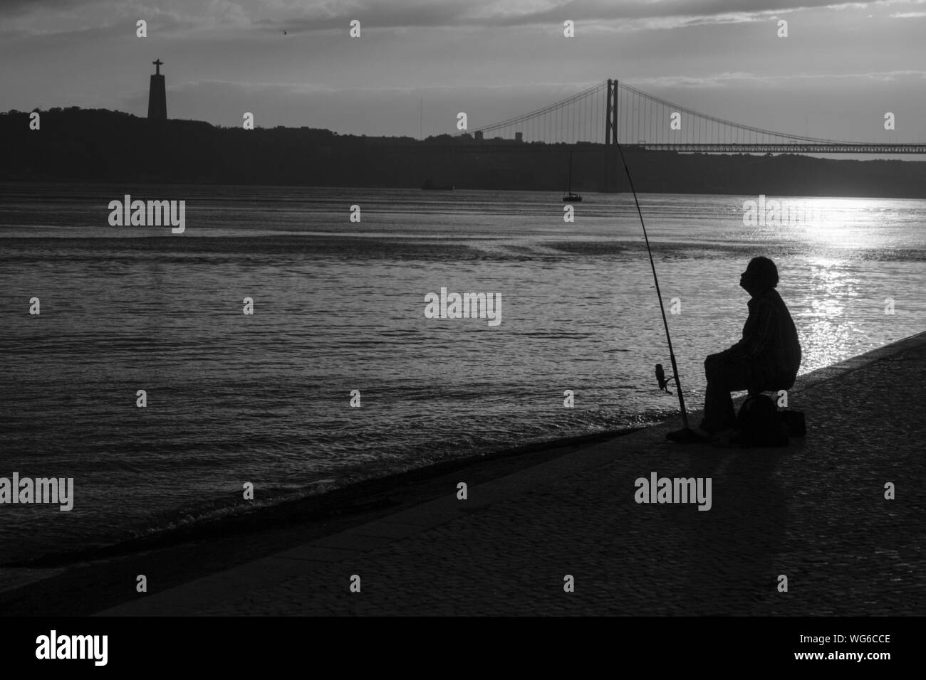 Man sitting fishing hi-res stock photography and images - Alamy