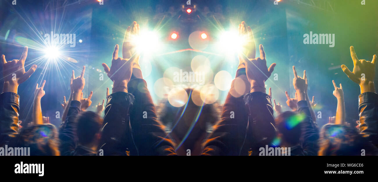 Concert hall crowded with clapping people Stock Photo - Alamy