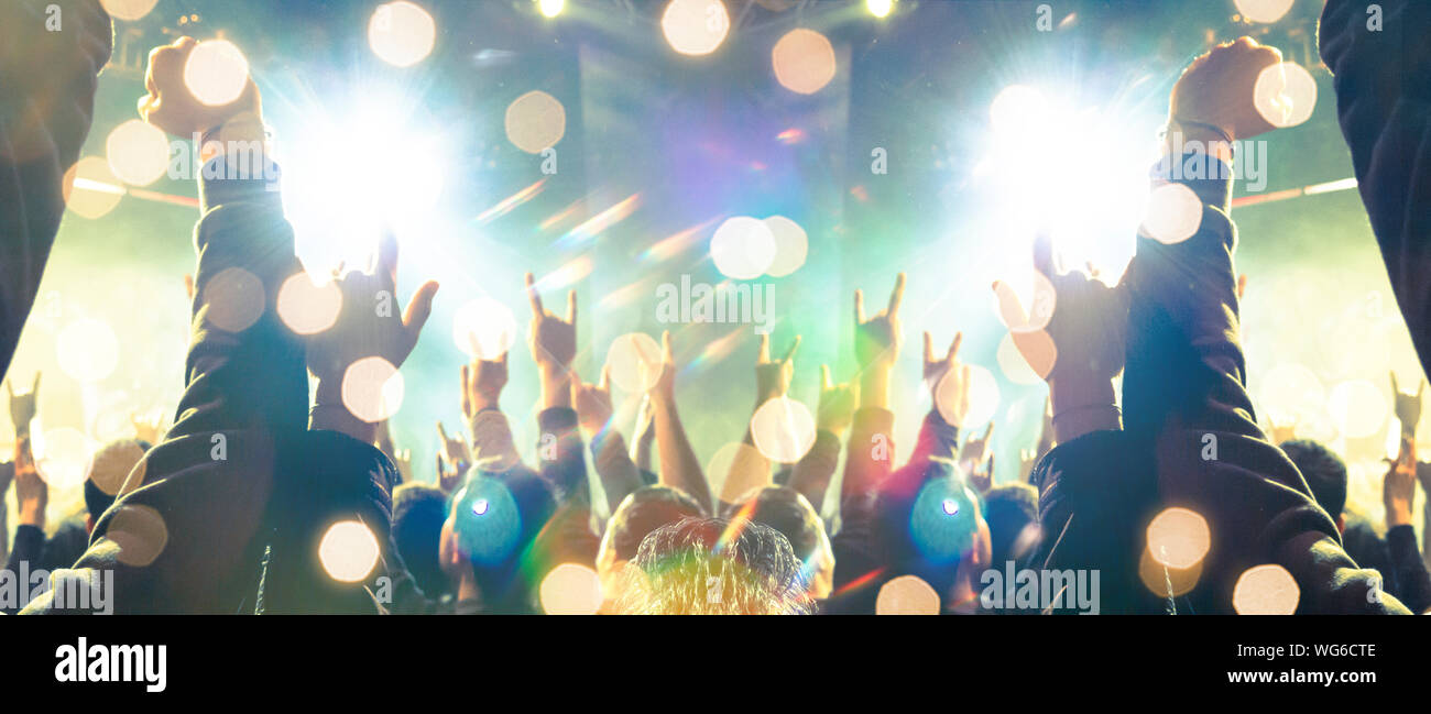 Concert hall crowded with clapping people Stock Photo - Alamy