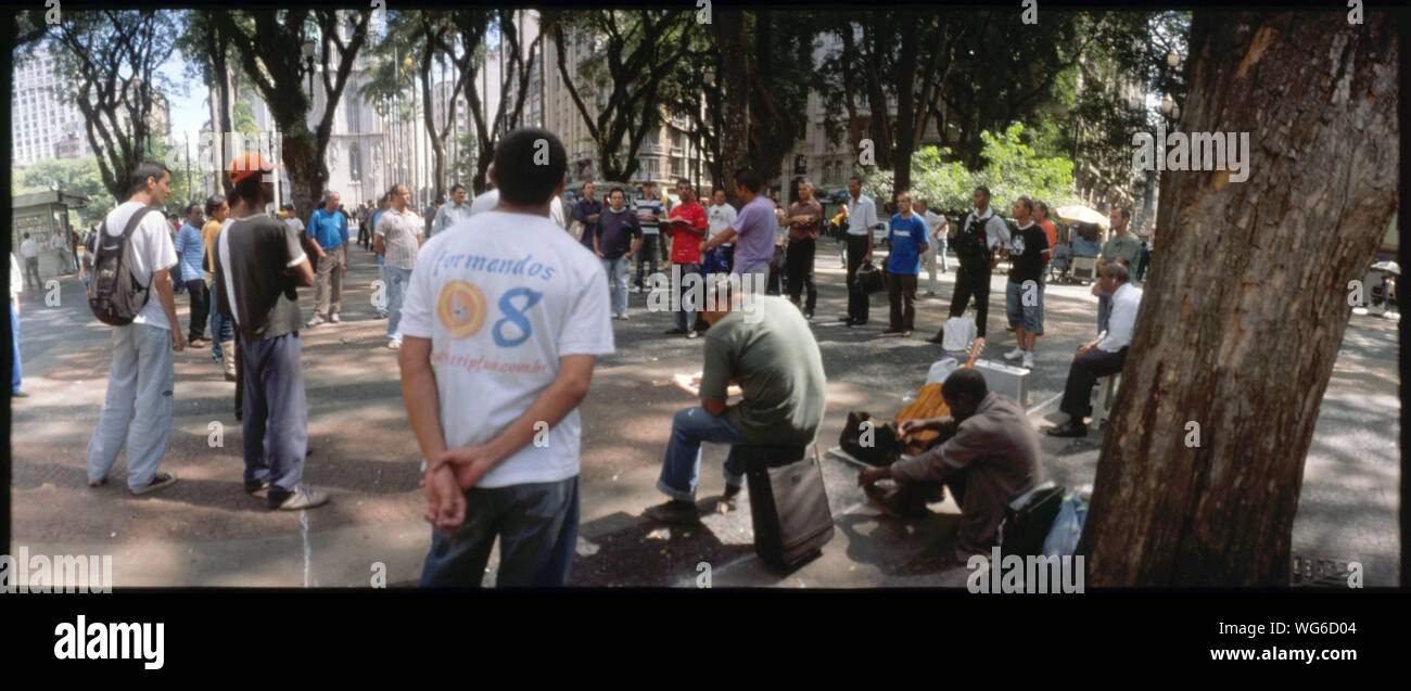 Street performance hi-res stock photography and images - Alamy