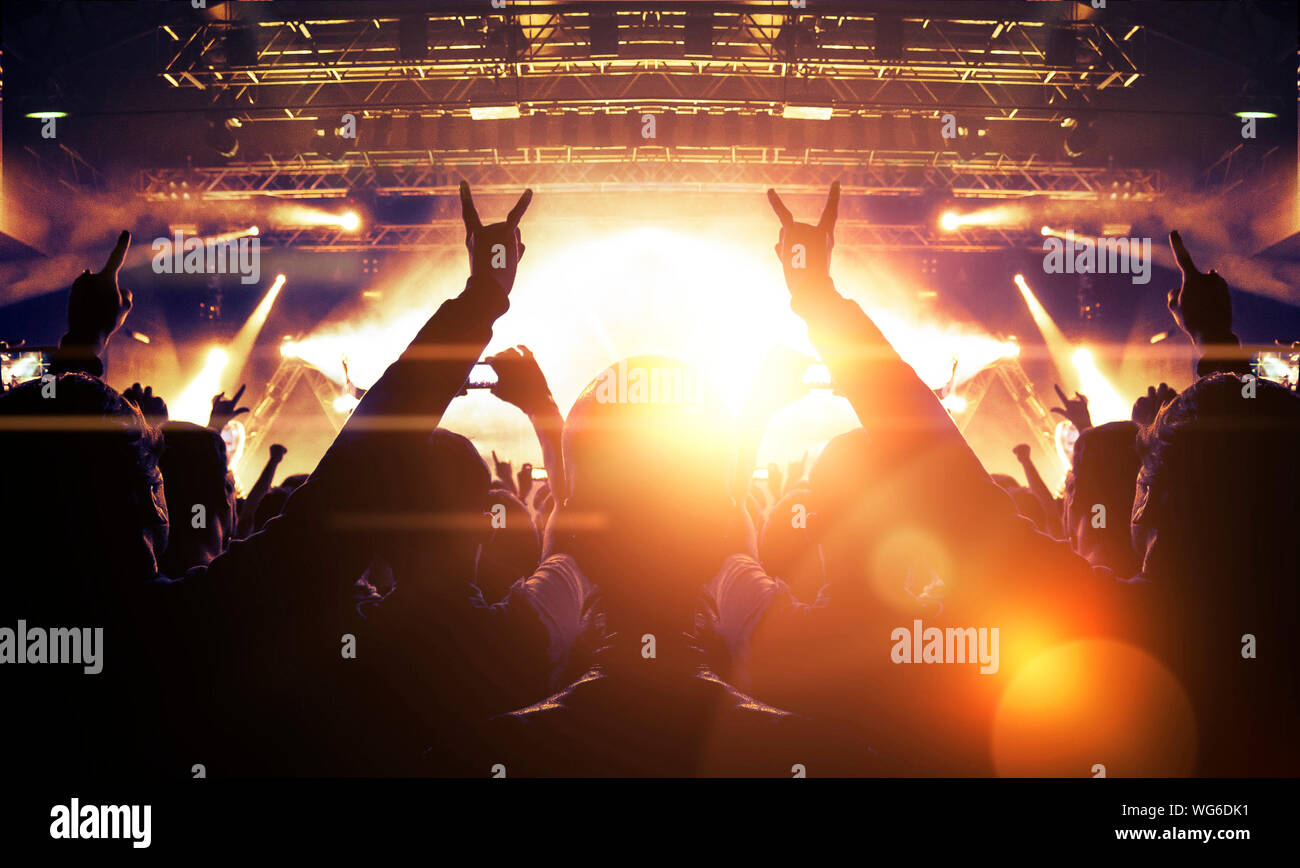 Concert hall crowded with clapping people Stock Photo - Alamy