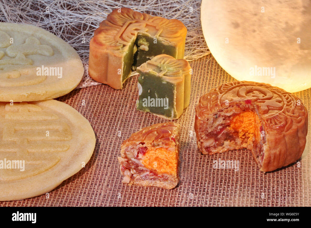 Round mooncake filled 8 grains and salted egg and square mooncake ...