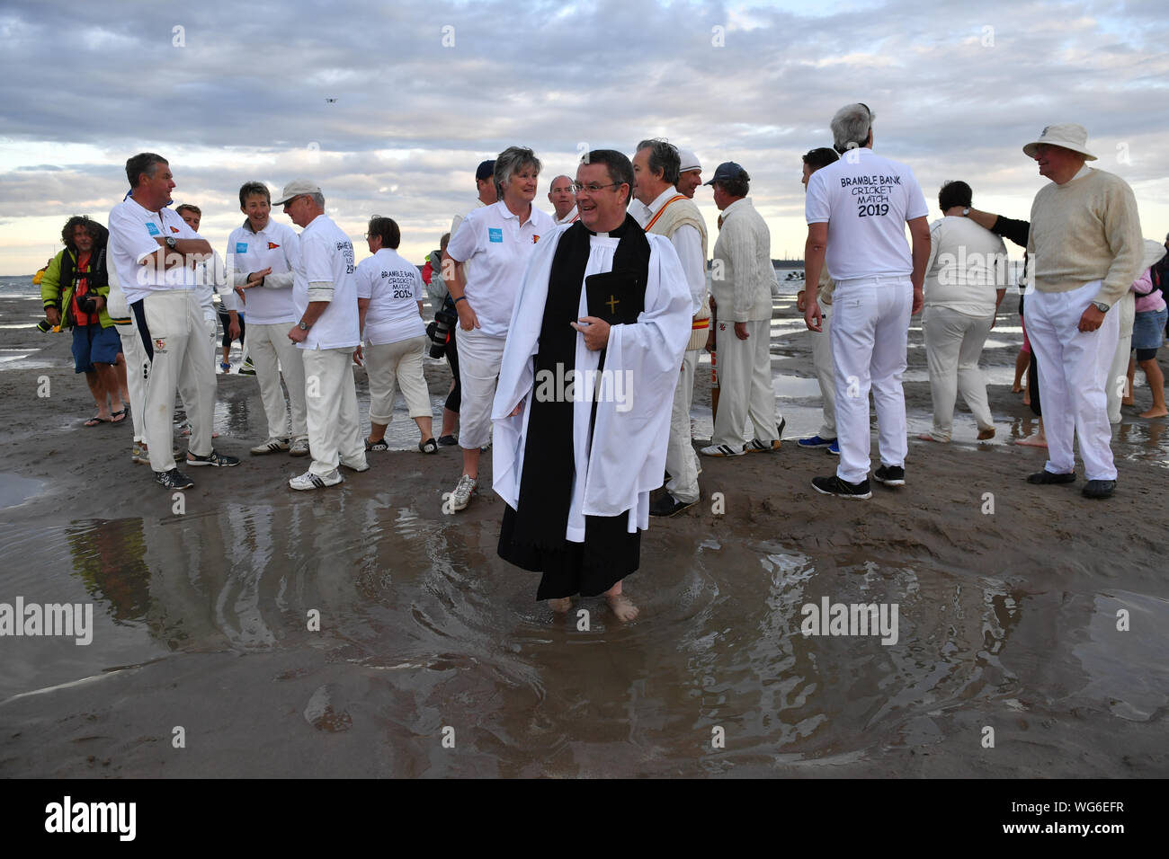 Reverend andrew popp hi-res stock photography and images - Alamy