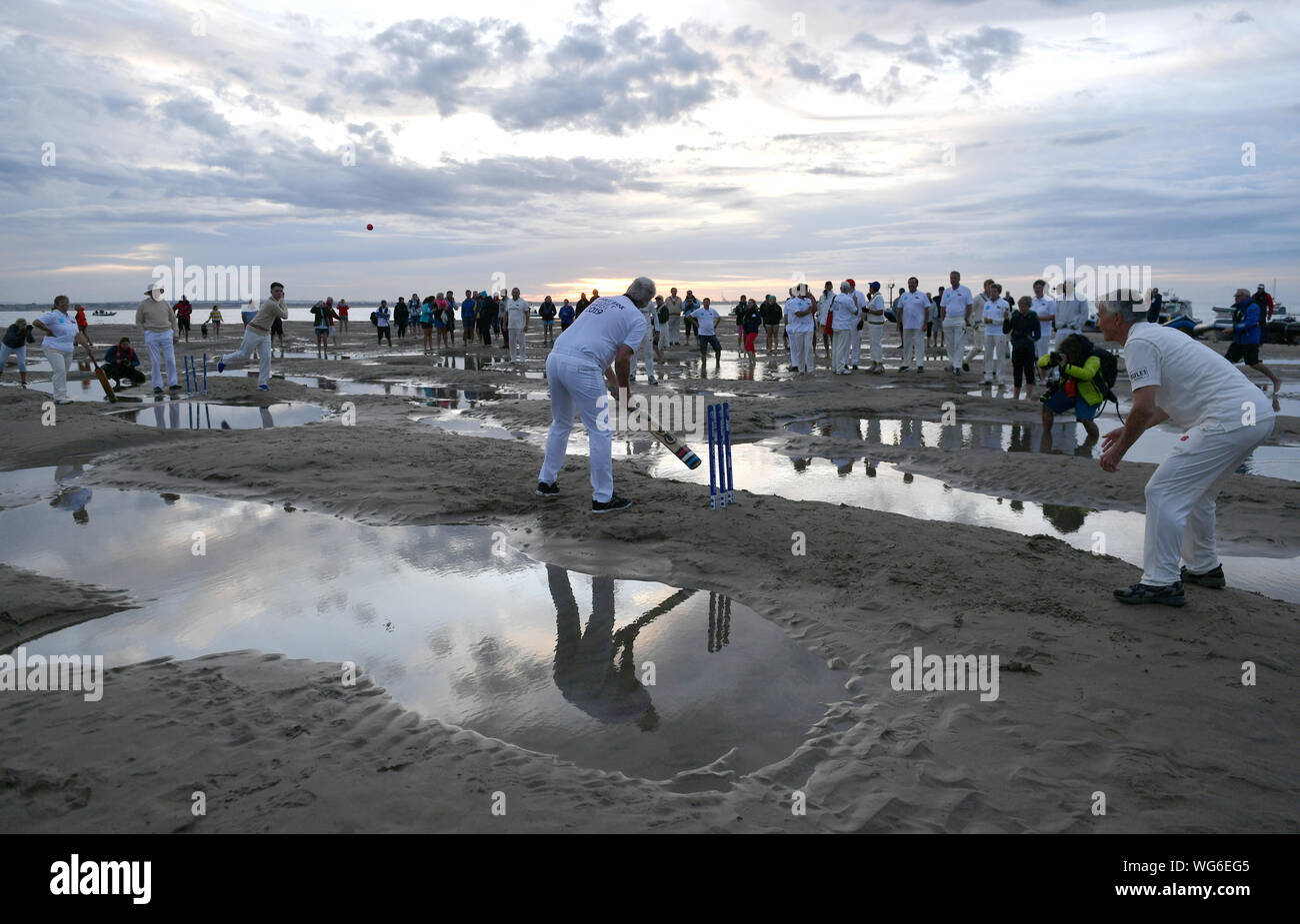 Annual brambles cricket match between clubs hi-res stock photography ...