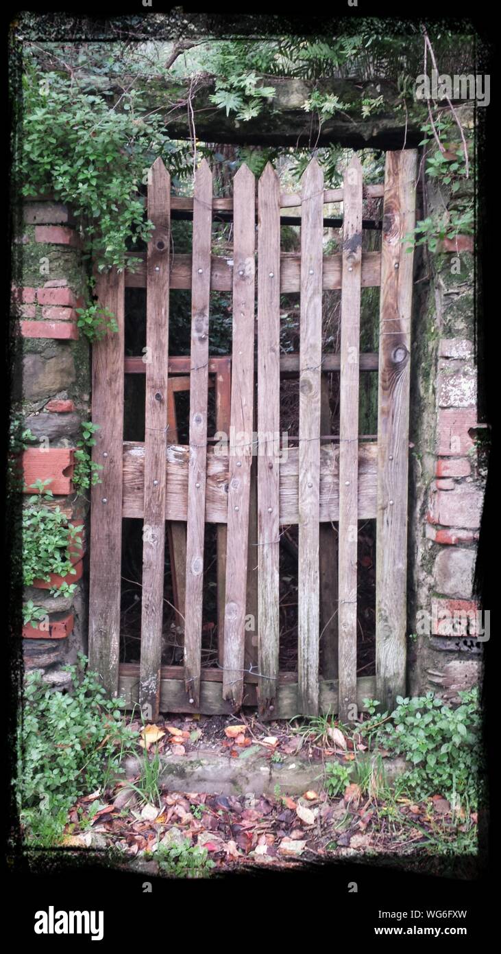 Wooden Gate Closed High Resolution Stock Photography and Images - Alamy
