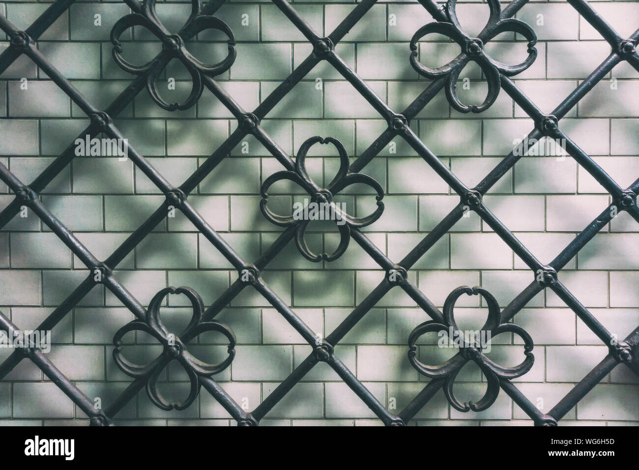 Brick grate hi-res stock photography and images - Alamy