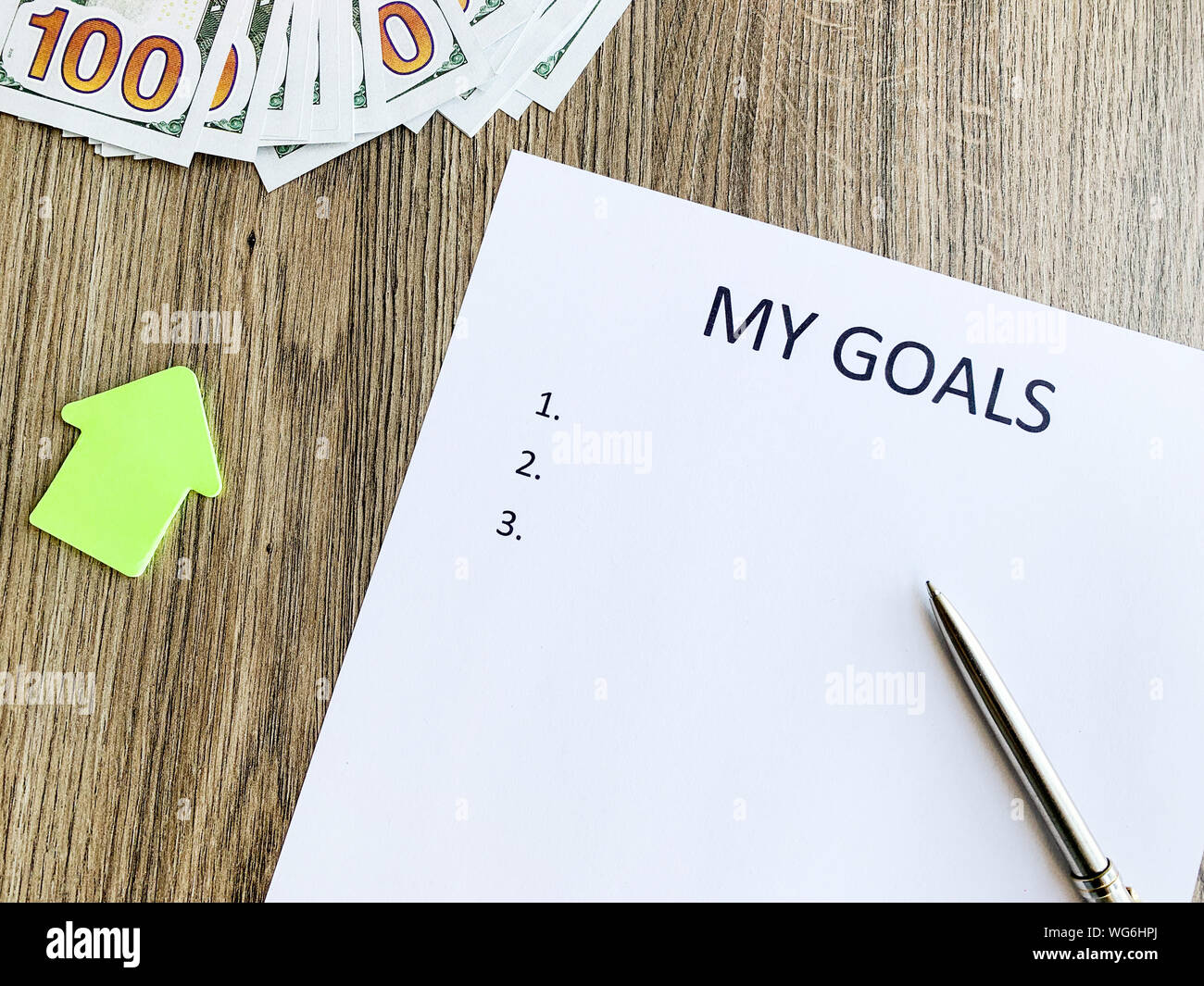 Clipboard with my goals on wood desk Stock Photo - Alamy