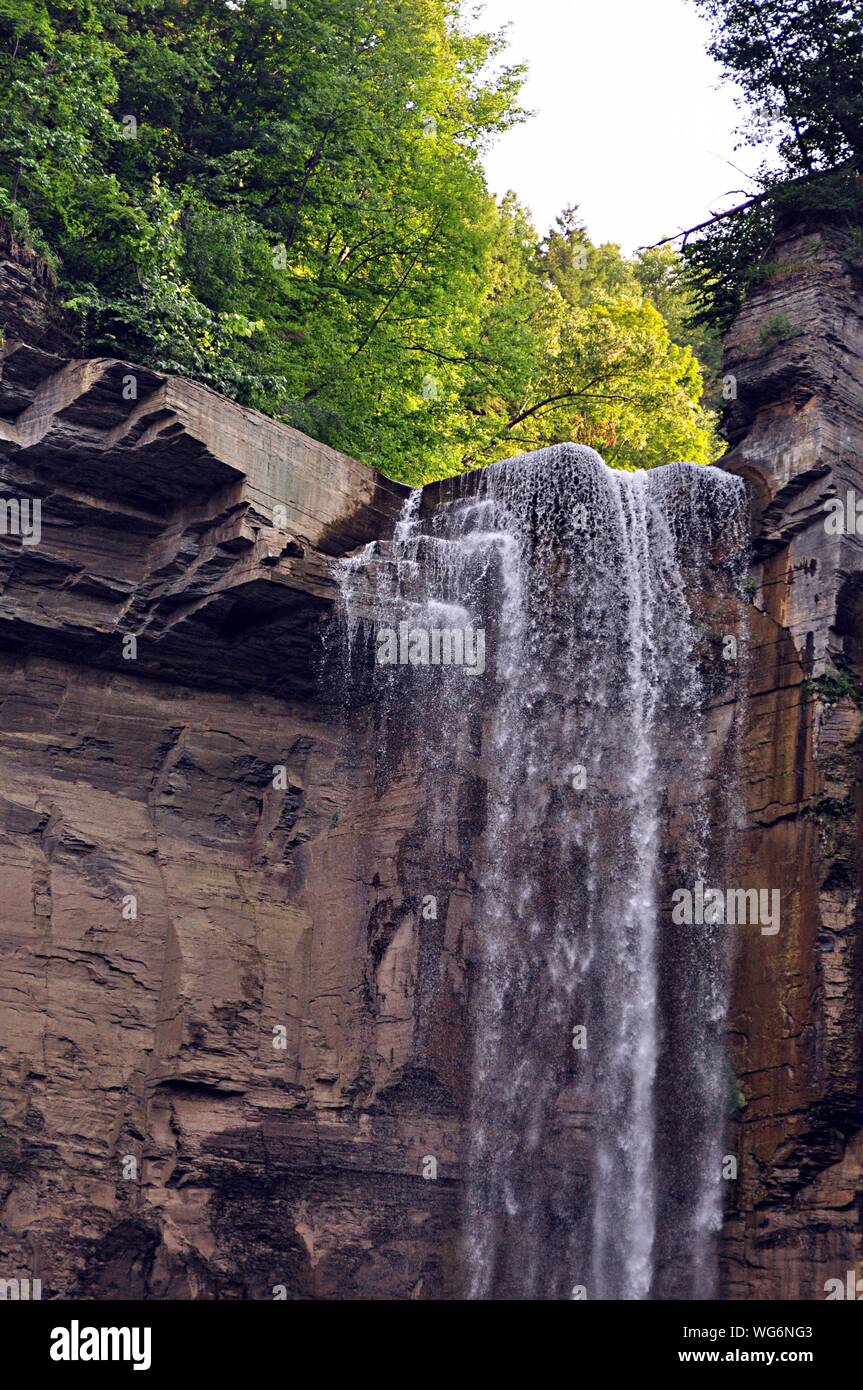 Cliff view of waterfall hi-res stock photography and images - Alamy