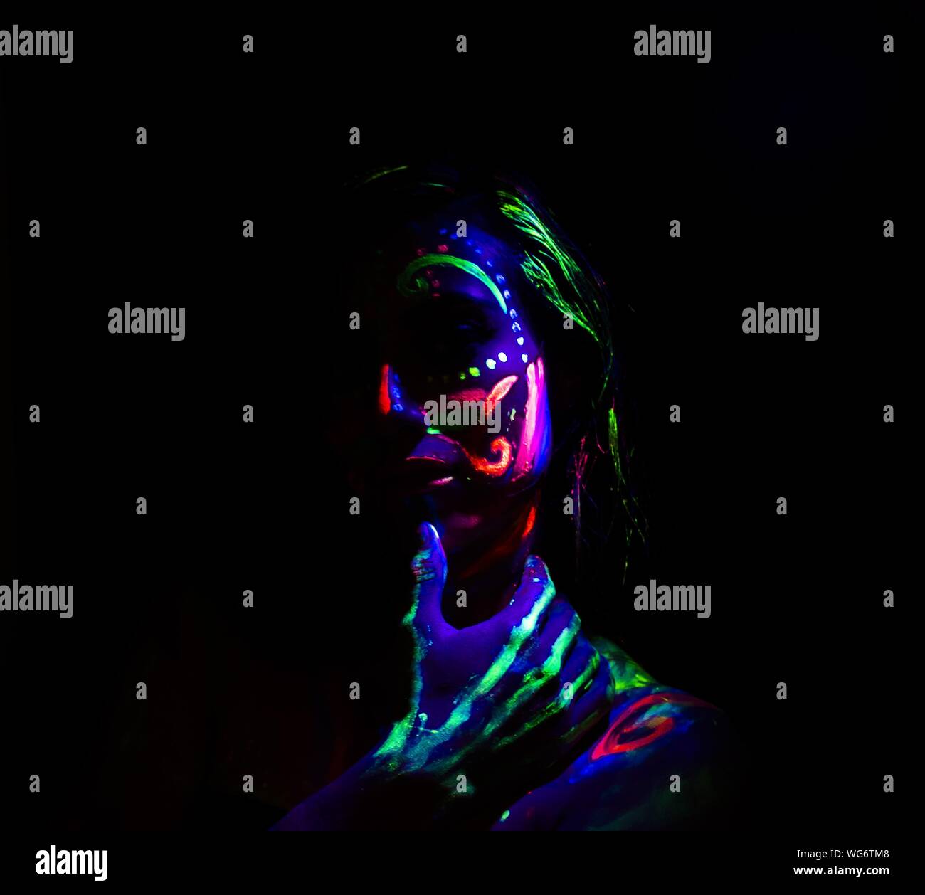 Black body paint hi-res stock photography and images - Alamy