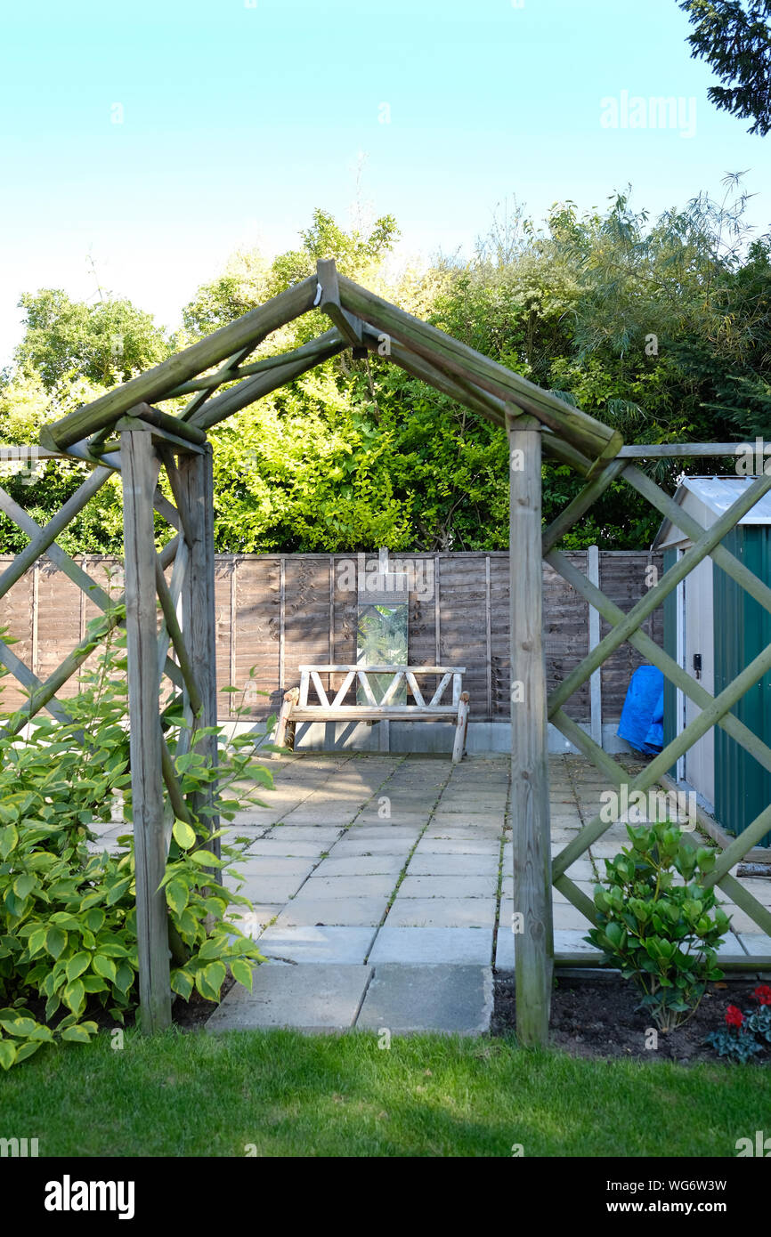 Garden arch bench hi-res stock photography and images - Alamy