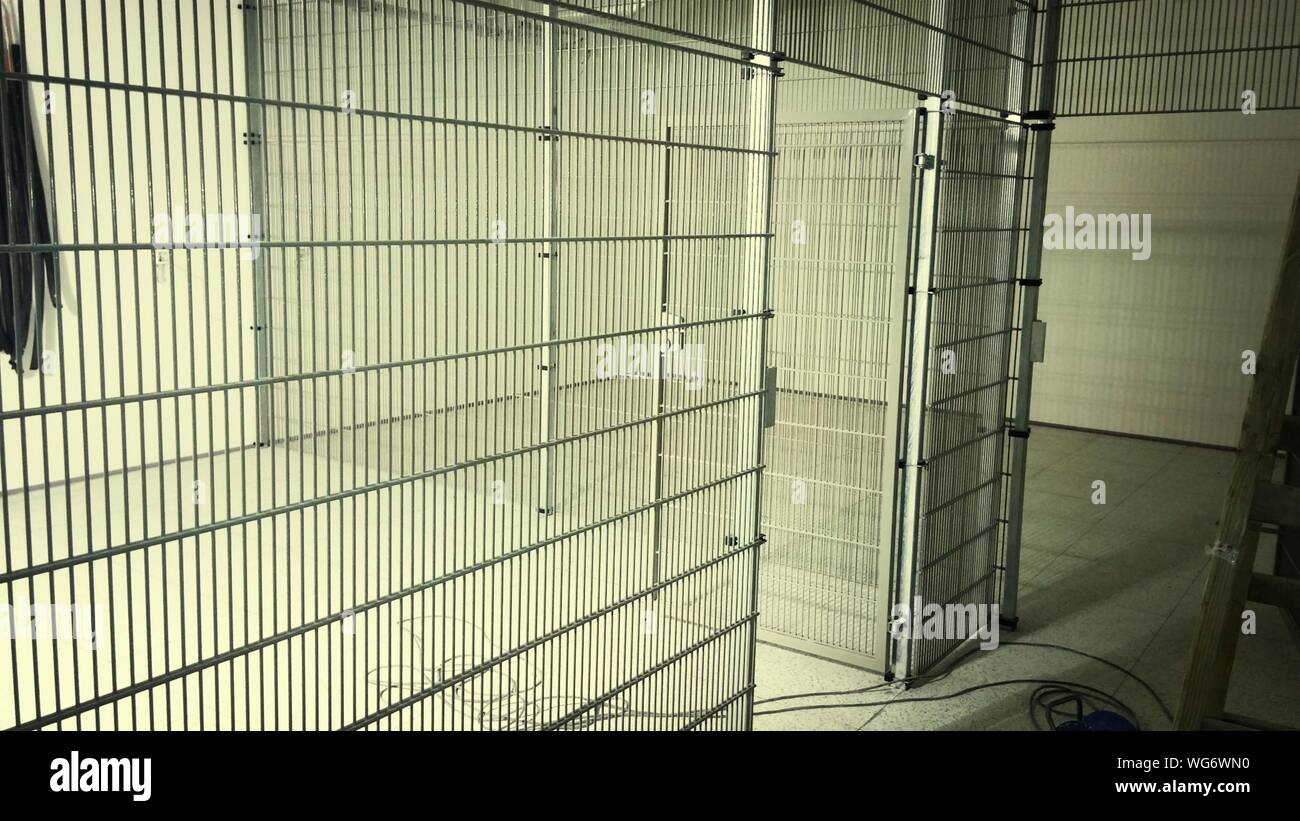 Grid room hi-res stock photography and images - Alamy