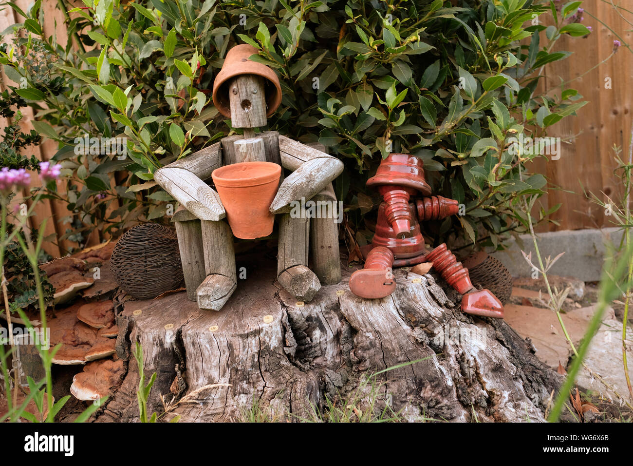 Flower pot men hi-res stock photography and images - Alamy