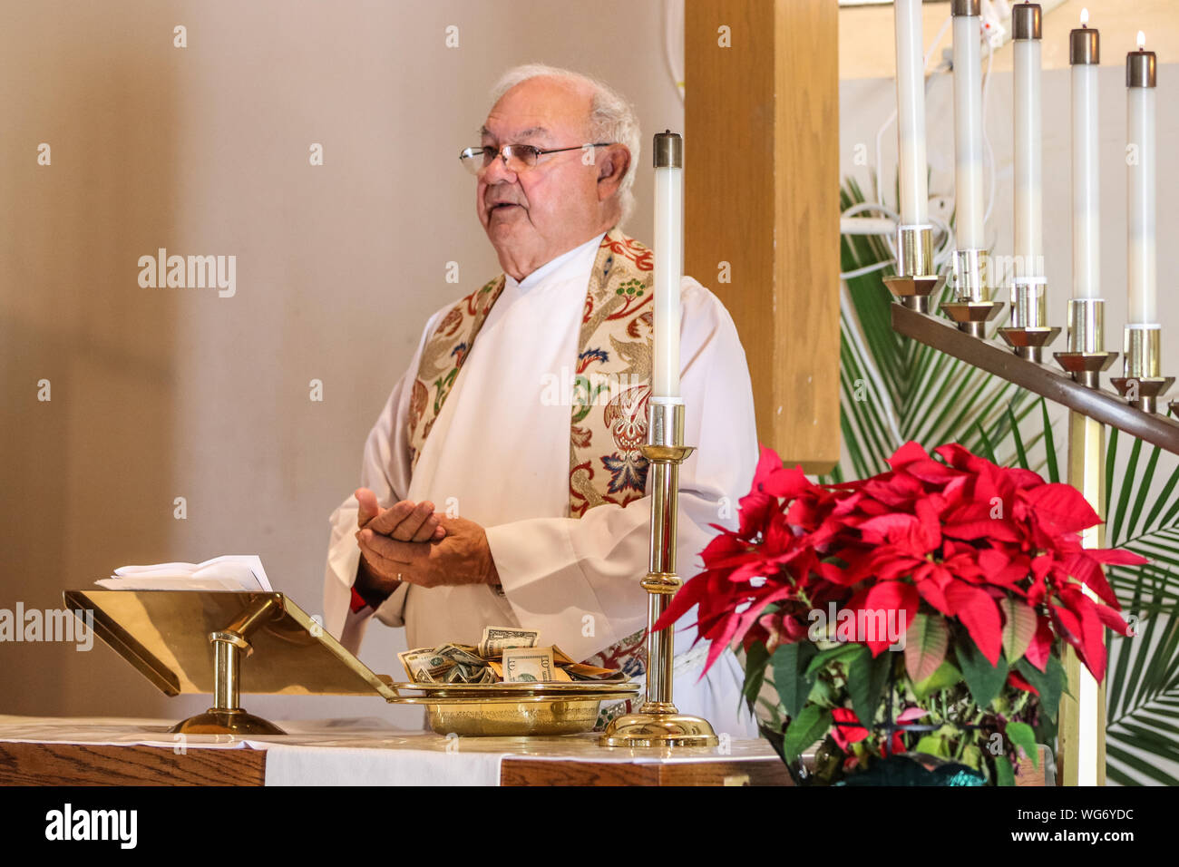 Church hi-res stock photography and images - Alamy