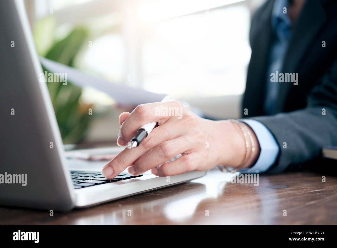 Hand typing hi-res stock photography and images - Alamy