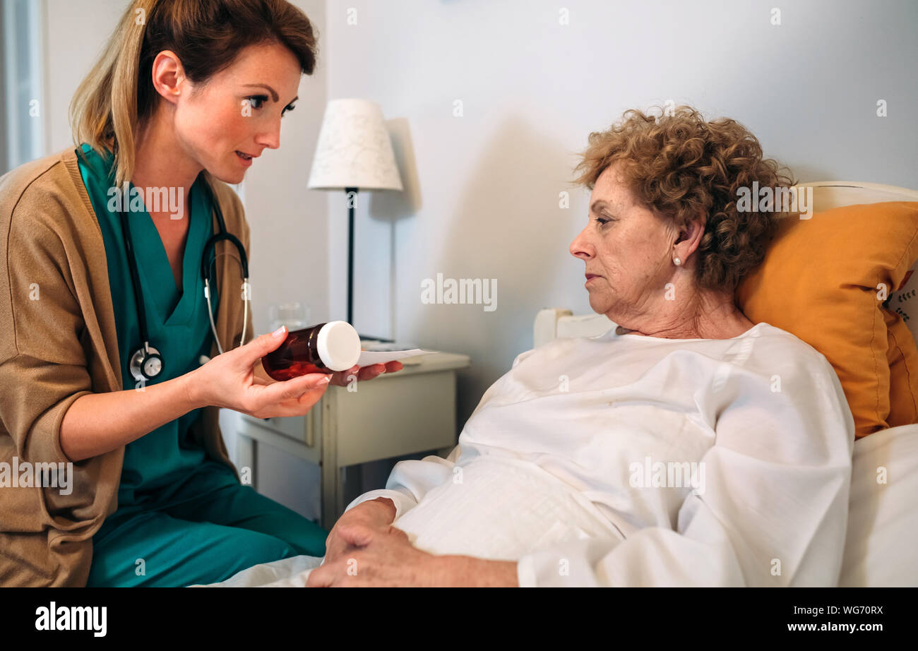 Giving pill bottle hi-res stock photography and images - Alamy