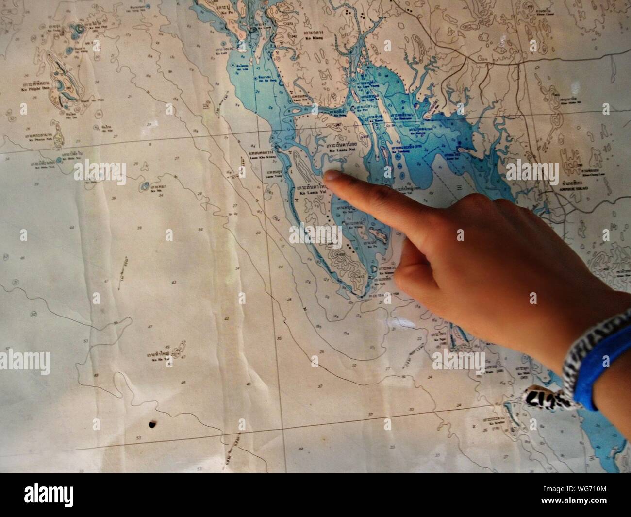 Pointing map hi-res stock photography and images - Alamy