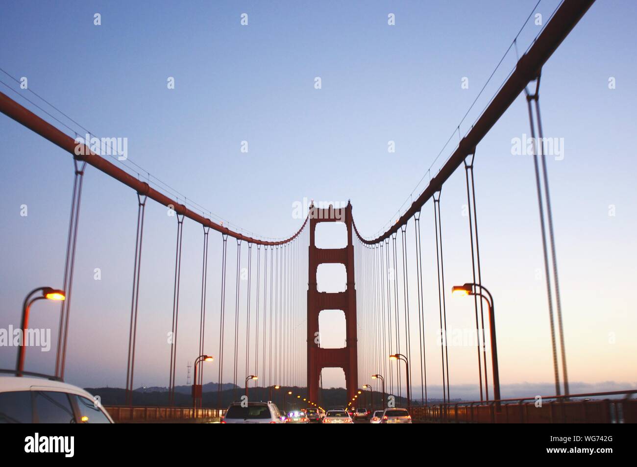 Cars bridge hi-res stock photography and images - Alamy